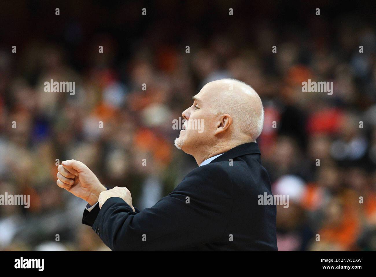 December 29, 2018: St. Bonaventure head coach Mark Schmidt during the ...