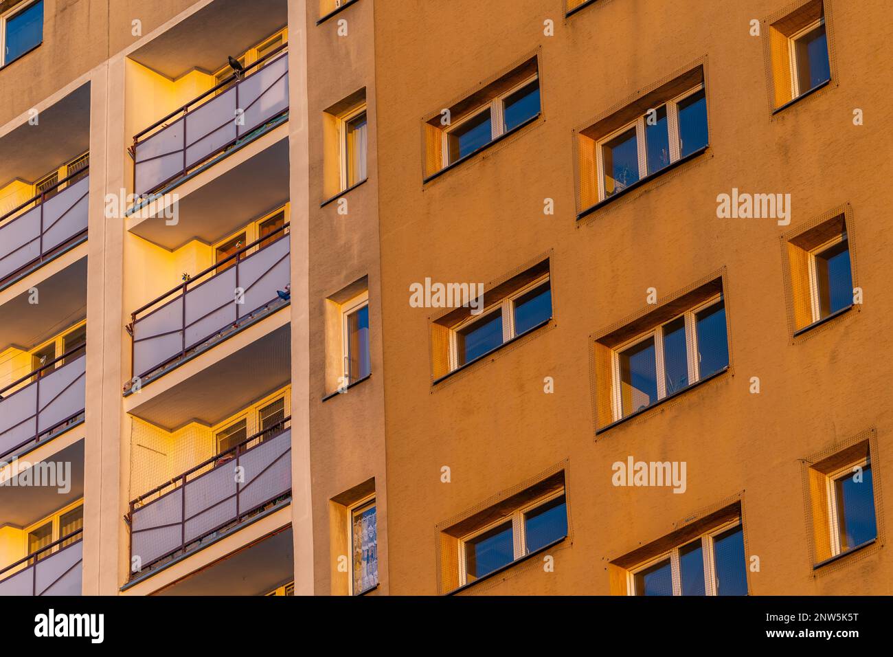 Multistory block hi-res stock photography and images - Alamy