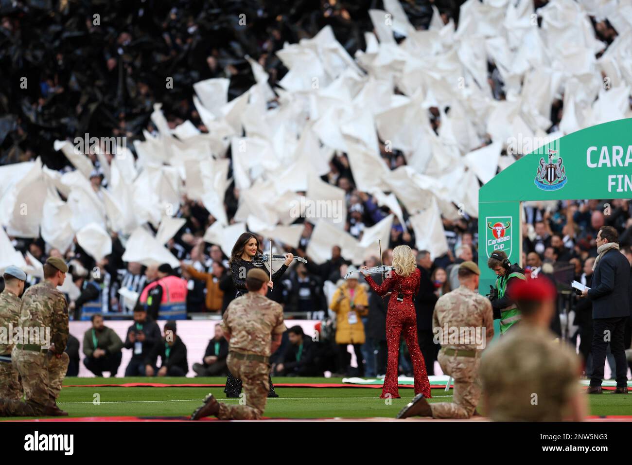 Pre match entertainment football hi-res stock photography and images ...