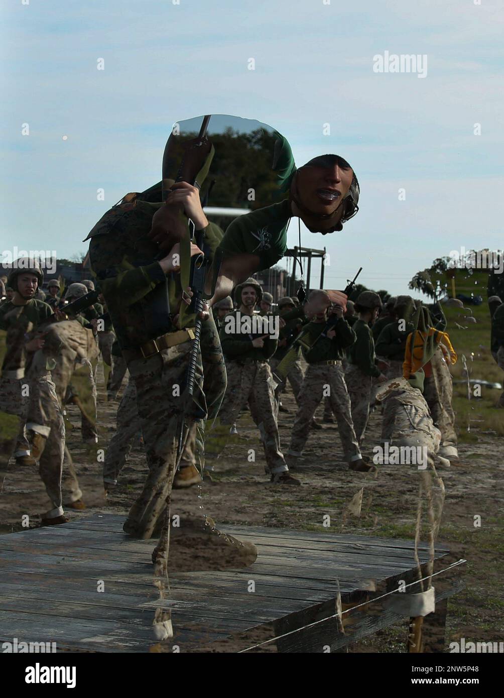 Recruits with Hotel Company, 3rd Recruit Training Battalion, practice ...
