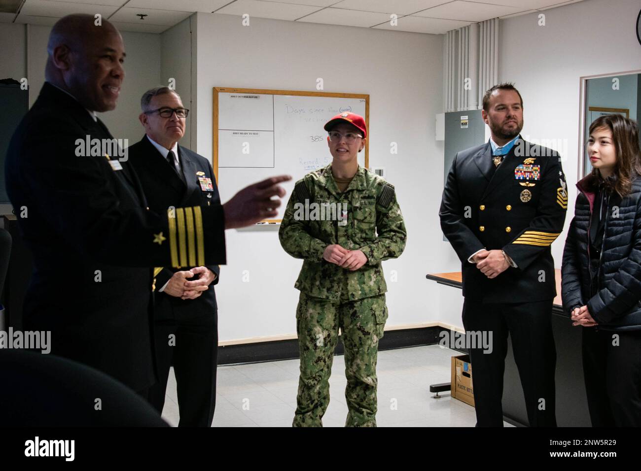 Uss trayer bst 21 hi-res stock photography and images - Alamy