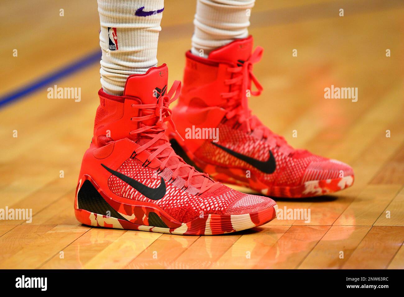 LOS ANGELES, CA - DECEMBER 26: Sacramento Kings Guard De'Aaron Fox (5 ...