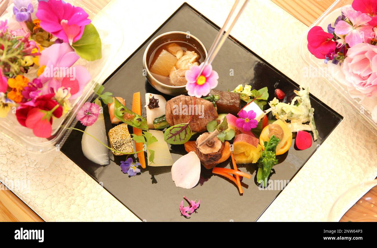 Japanese dish with edible flowers, flowers that can be eaten safely ...