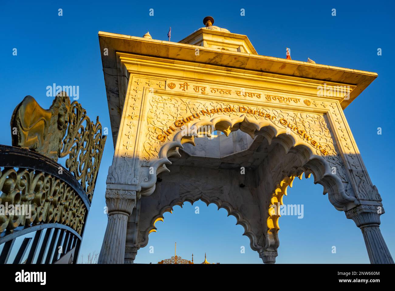 Sikh gurdwara golden temple hi-res stock photography and images - Alamy