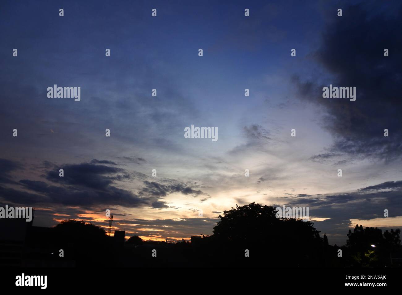 Dark cloud hiding sun hi-res stock photography and images - Alamy