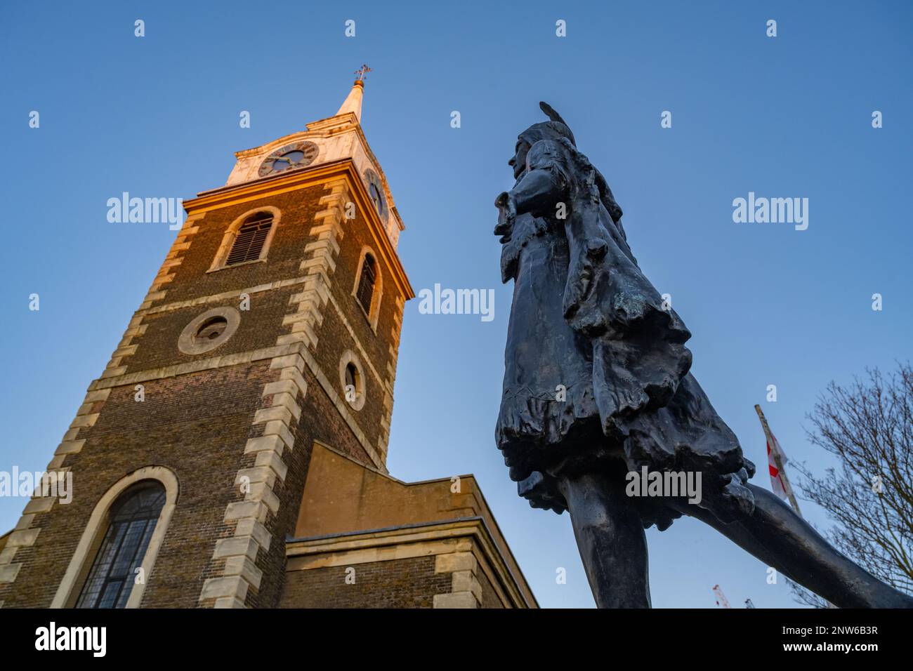 St Georges church Gravesend and the statue of Pocahontas at sunset ...