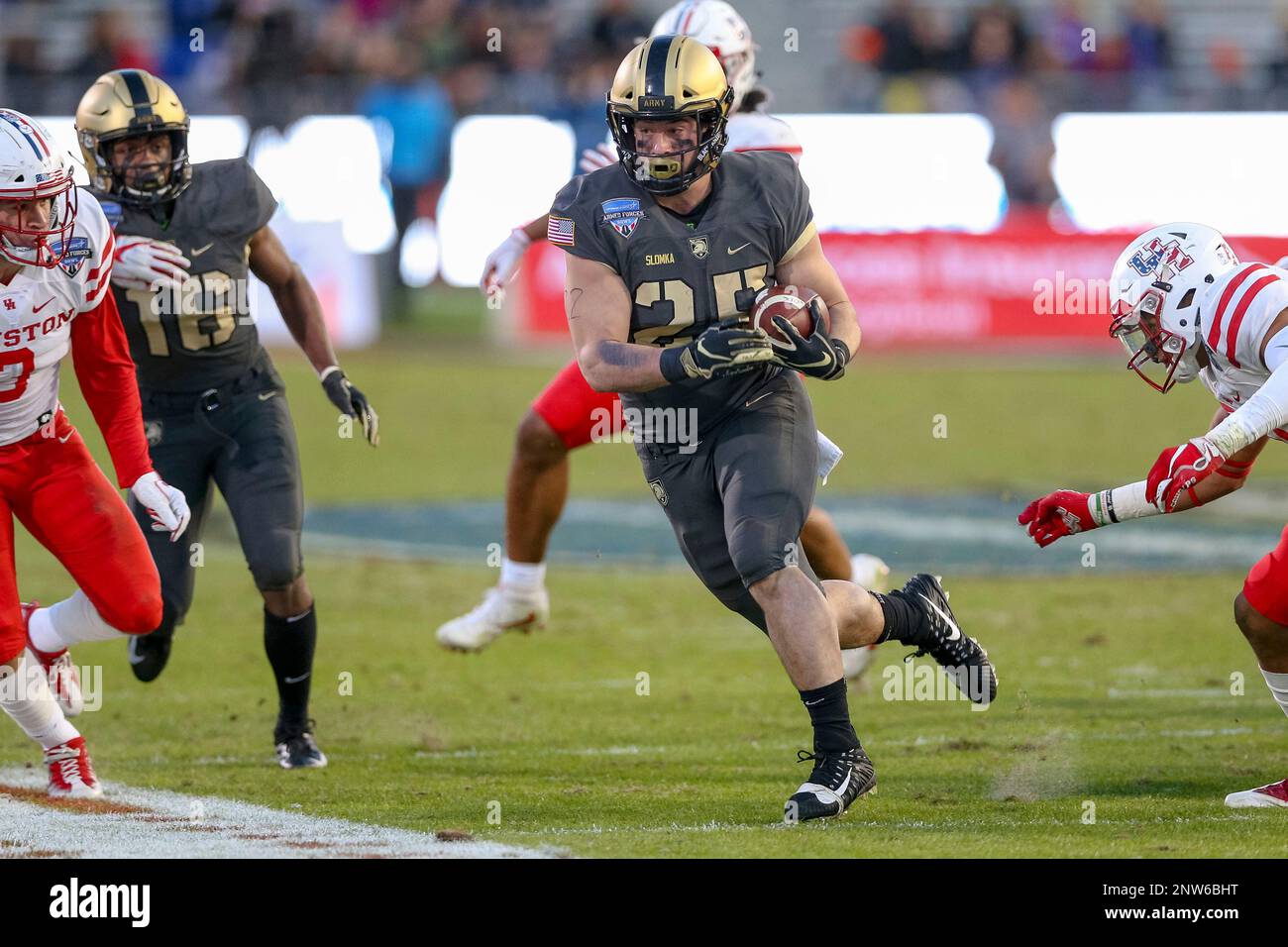 FORT WORTH, TX - DECEMBER 22: Army Black Knights running back Connor ...