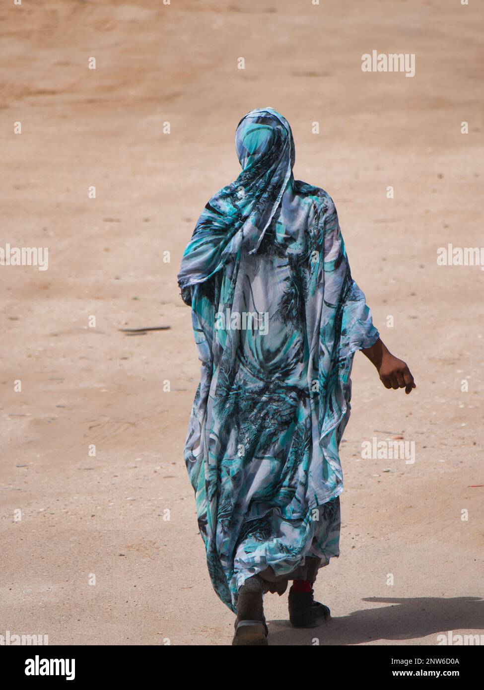 A portrait of anonymous muslim woman from behind Stock Photo - Alamy