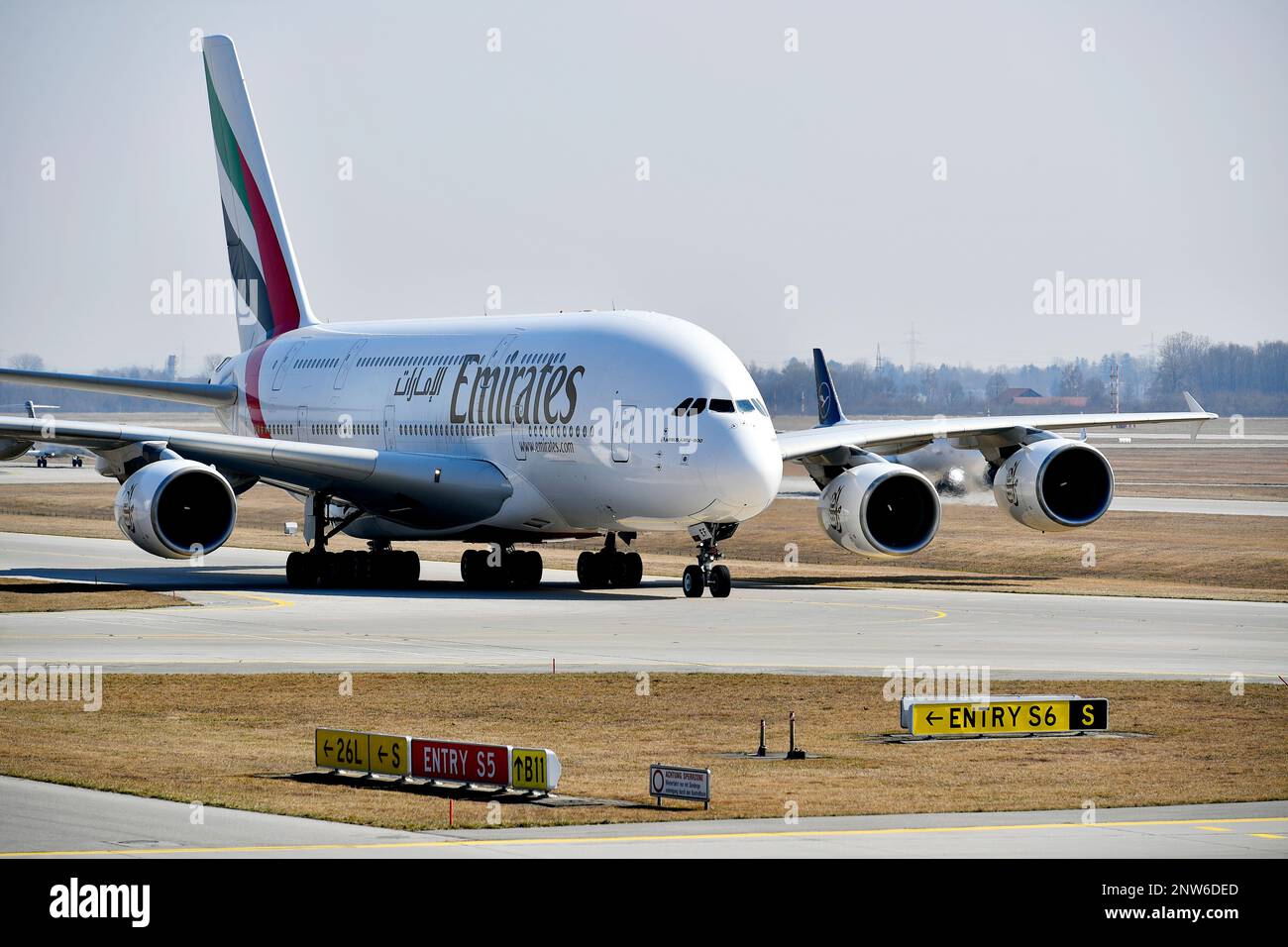 roll,Emirates, Emirates Airways, Airlines, Airbus, A380-800, A 380, 800 ...