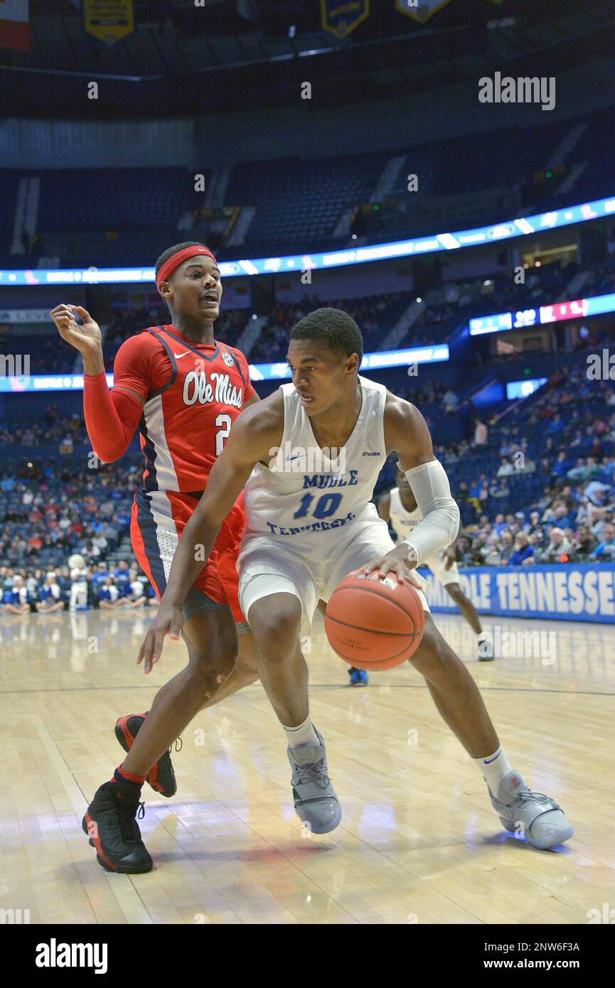 Middle Tennessee Blue Raiders guard Jayce Johnson (10) drives against ...