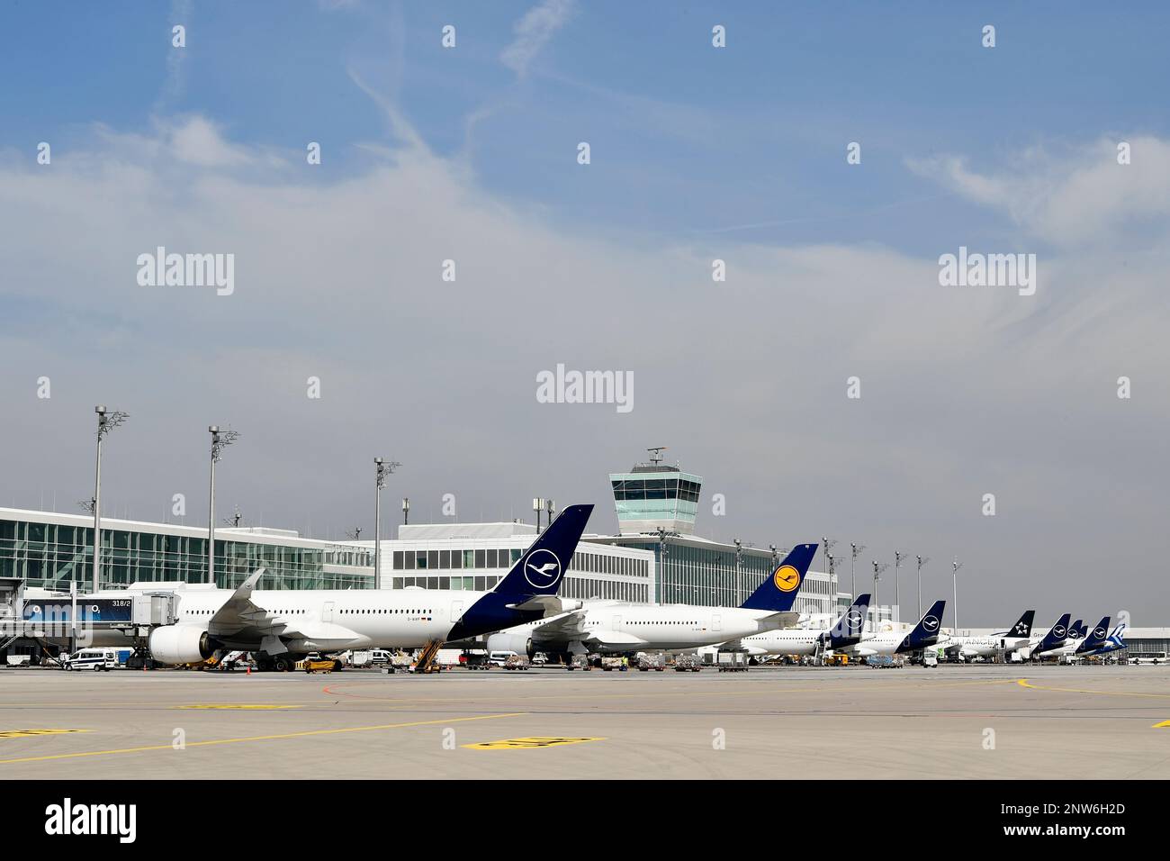 Line Up, Ramp, Overview, View, Panorama, Landscape, Aircrafts, Traffic ...