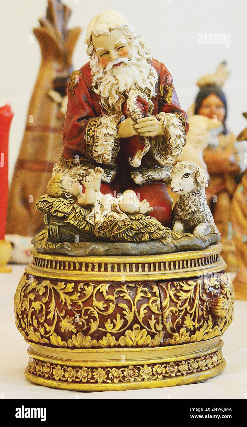 Santa Claus makes an appearance in this scene. (Randy Hoeft/Yuma Sun ...