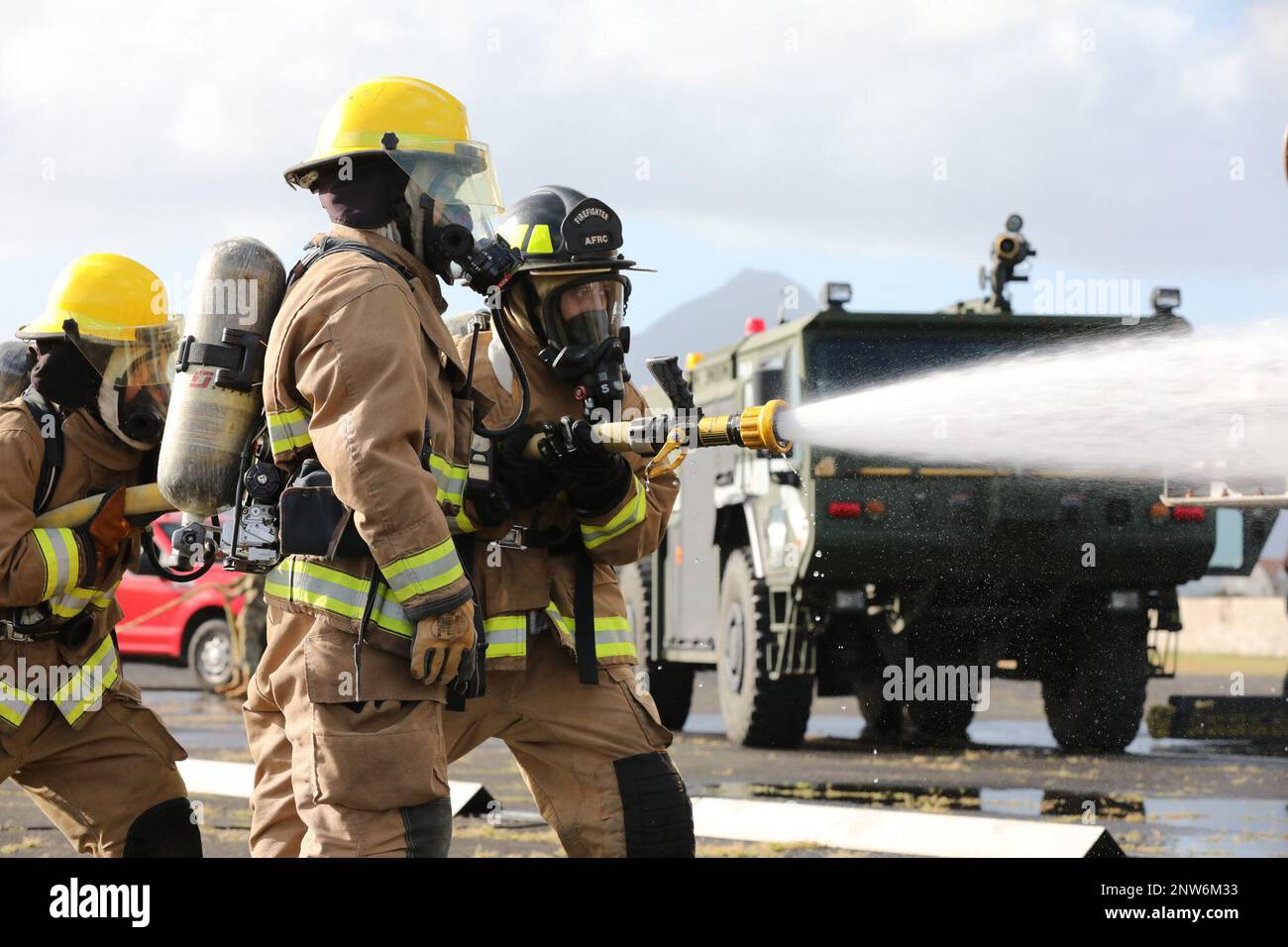 Hawaii Army National Guard Soldiers assigned to 297th Engineer ...