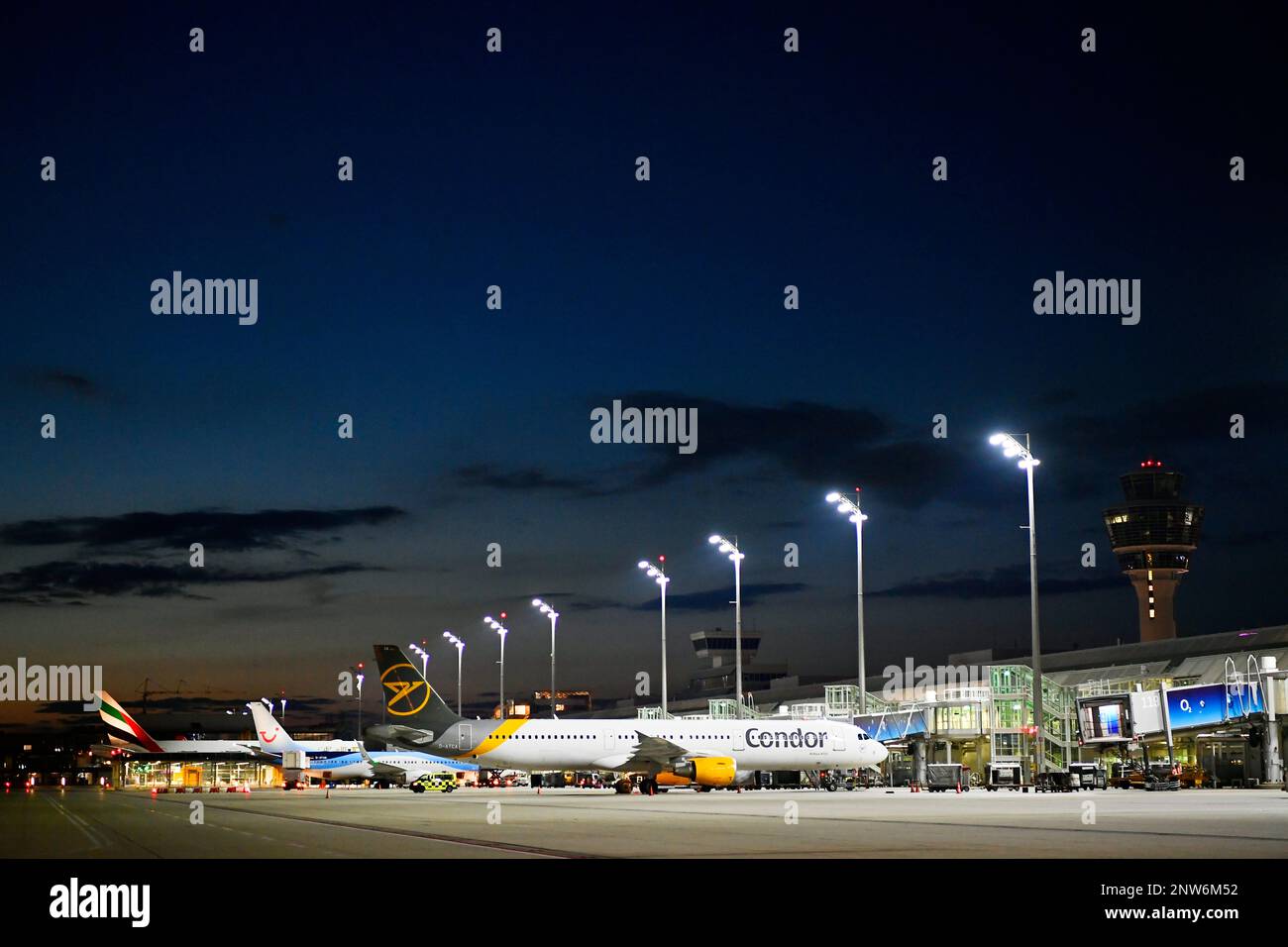Aircraft, Line Up, Terminal 1, Condor, TUI, Emirates, Munich Airport ...