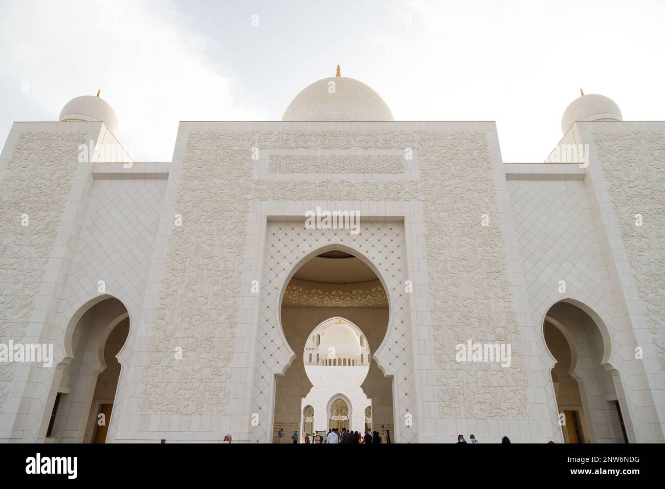 The center of the Sheikh Zayed Grand Mosque in Abu Dhabi, UAE Stock ...