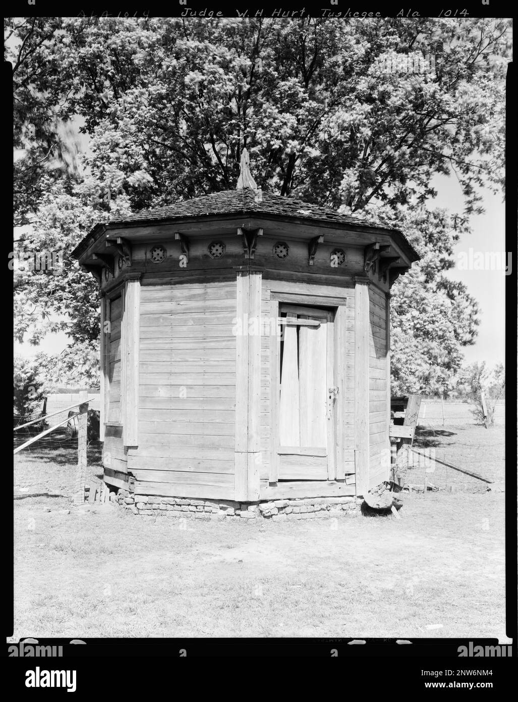 Judge W.H. Hurt house & office, Tuskegee vic., Macon County, Alabama ...