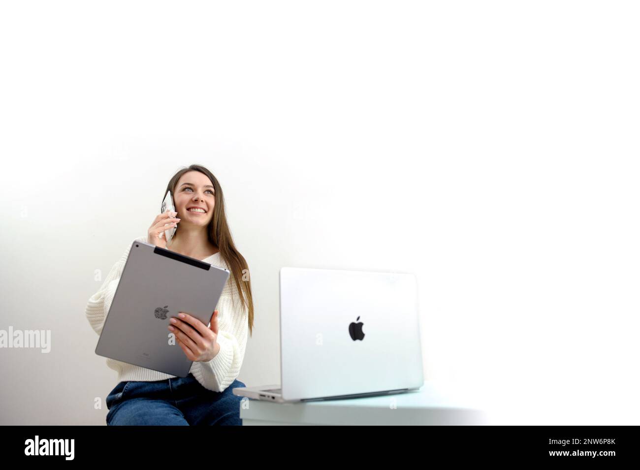 new technologies Apple MacBook 14 pro phone iPhone 13 pro Max and iPad ...