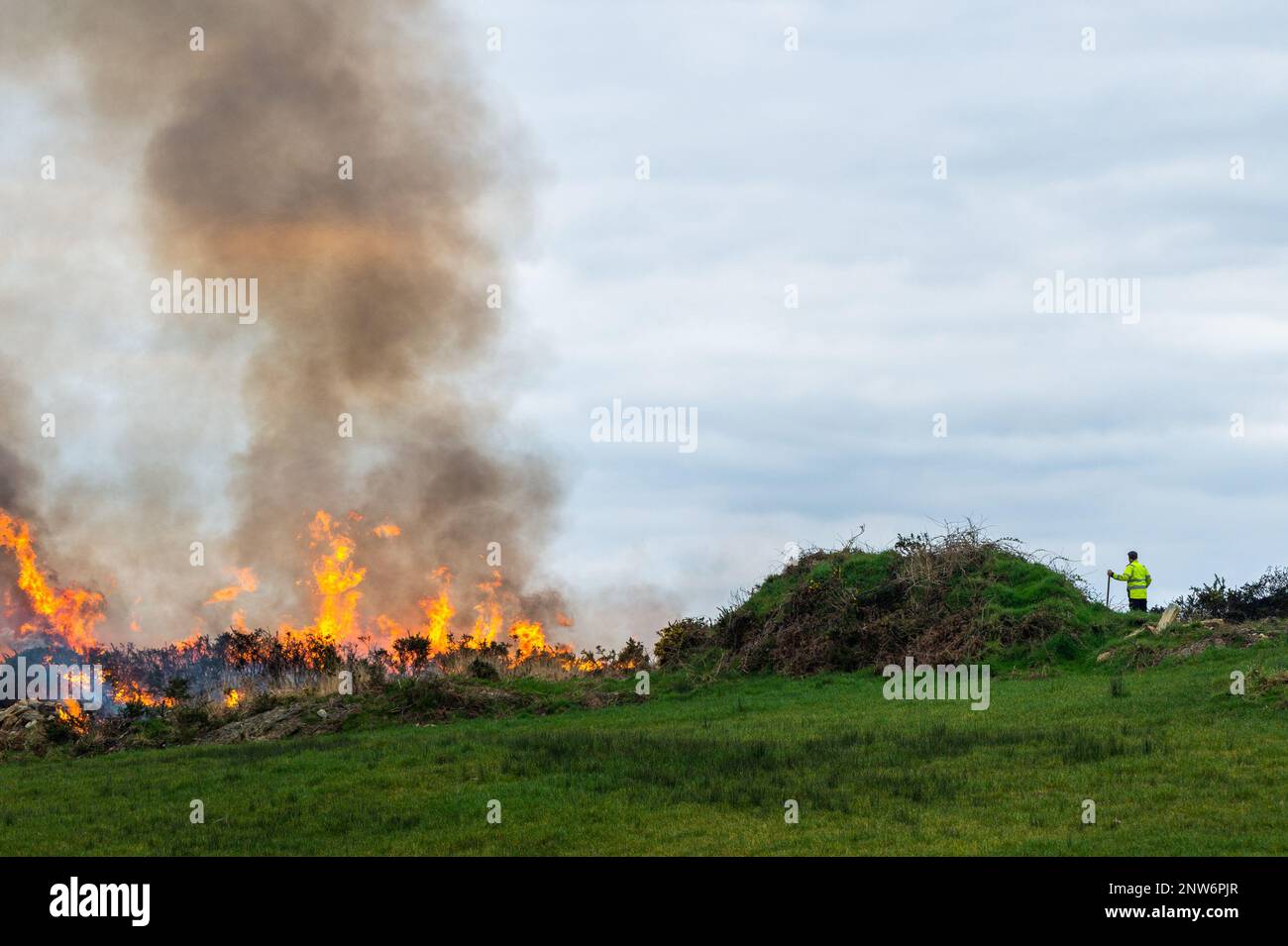 Fire burning hi-res stock photography and images - Alamy