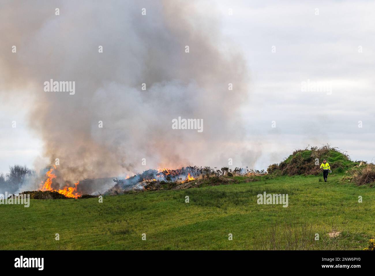 Fire burning hi-res stock photography and images - Alamy