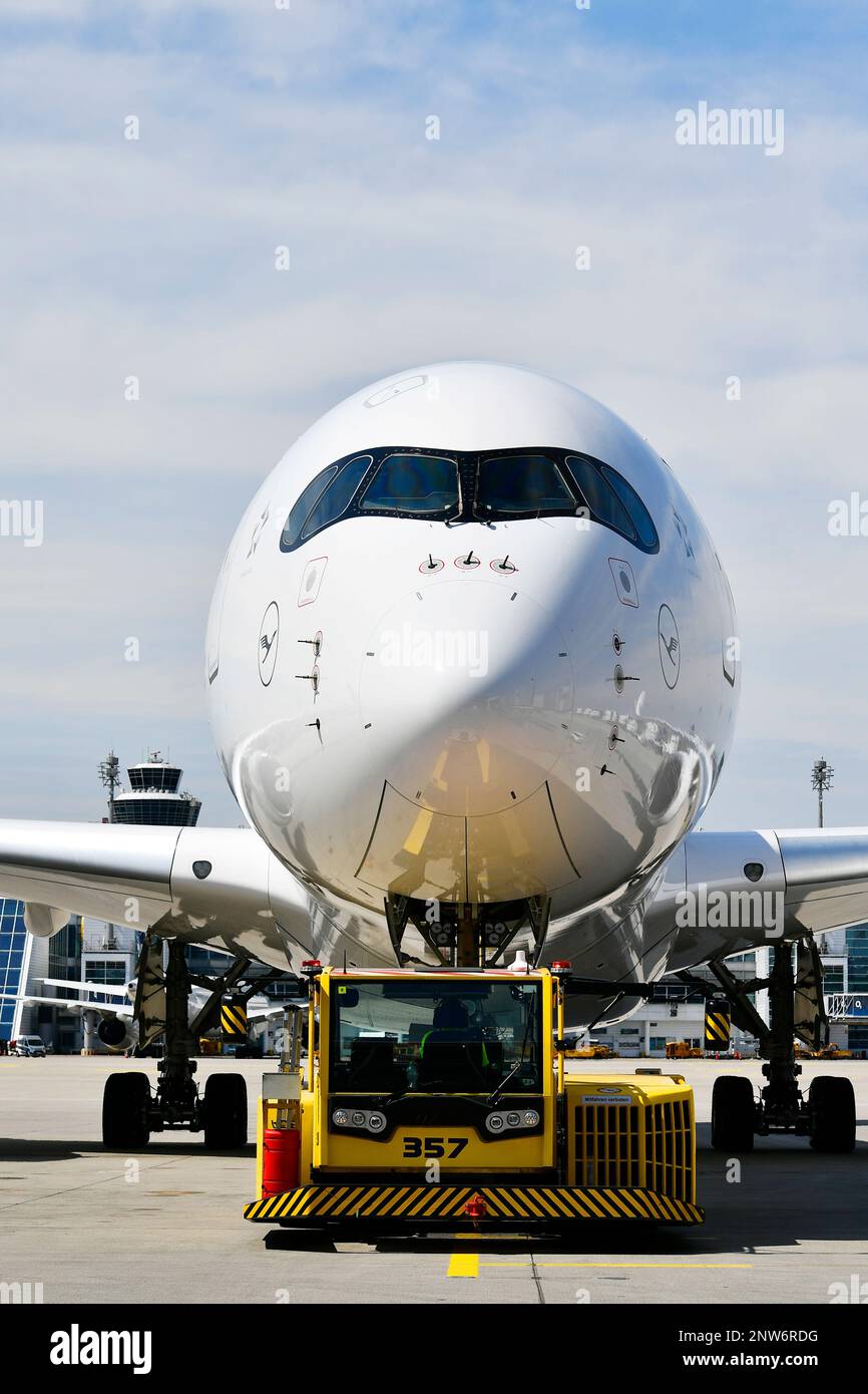 Lufthansa, New Livery, Airbus, A350-900, Drag, Push, Push Back Truck ...