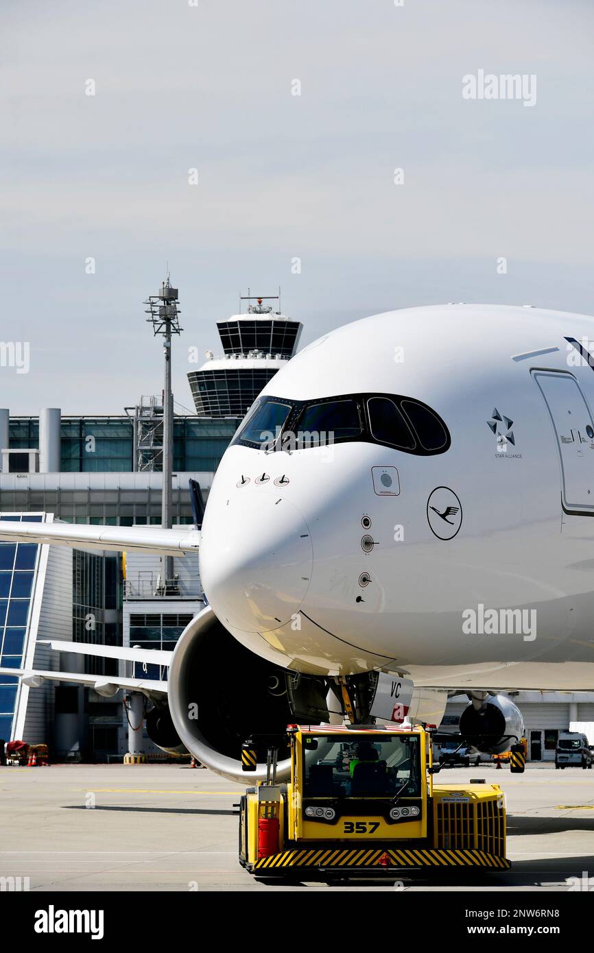 Lufthansa, New Livery, Airbus, A350-900, Drag, Push, Push Back Truck ...