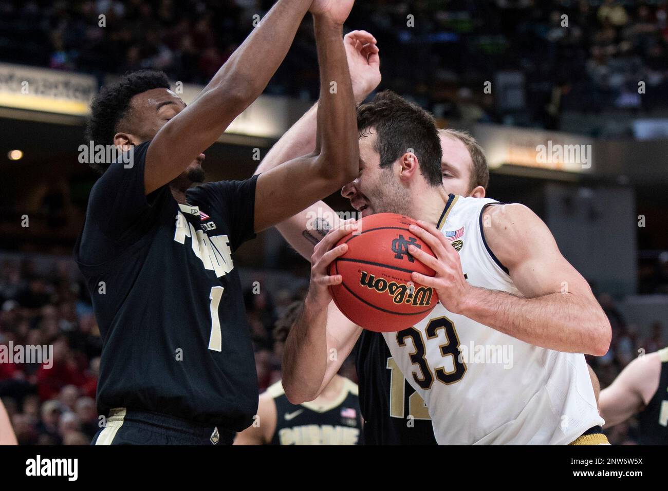INDIANAPOLIS, IN - DECEMBER 15: Notre Dame Fighting Irish forward John ...