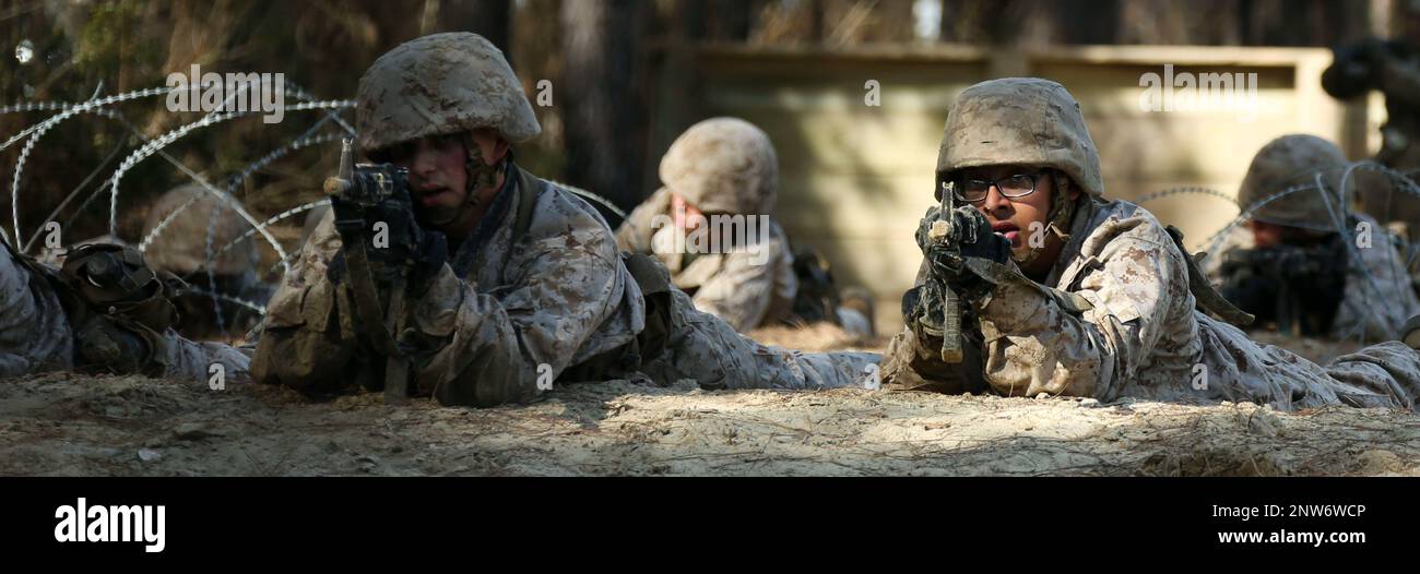 Recruits with Charlie Company, 1st Recruit Training Battalion, run ...