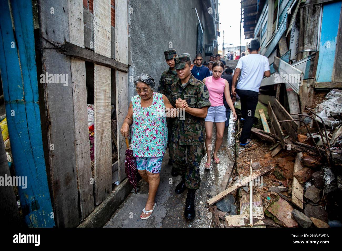 AM - Manaus - 12/18/2018 - Fire reaches 600 homes in Manaus - A fire of ...