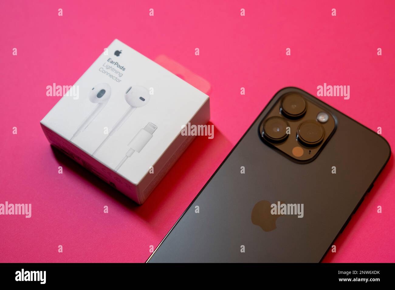 Iphone 14 in a box hi-res stock photography and images - Alamy