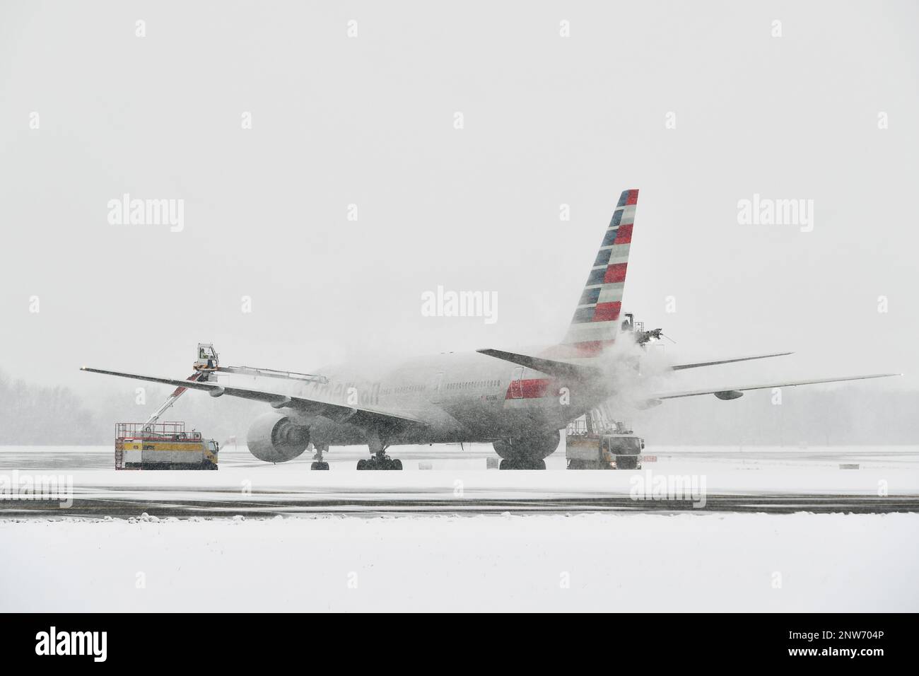 American Airlines, Boeing, B777 223ER, B772, Anti Iceing, De Icing ...