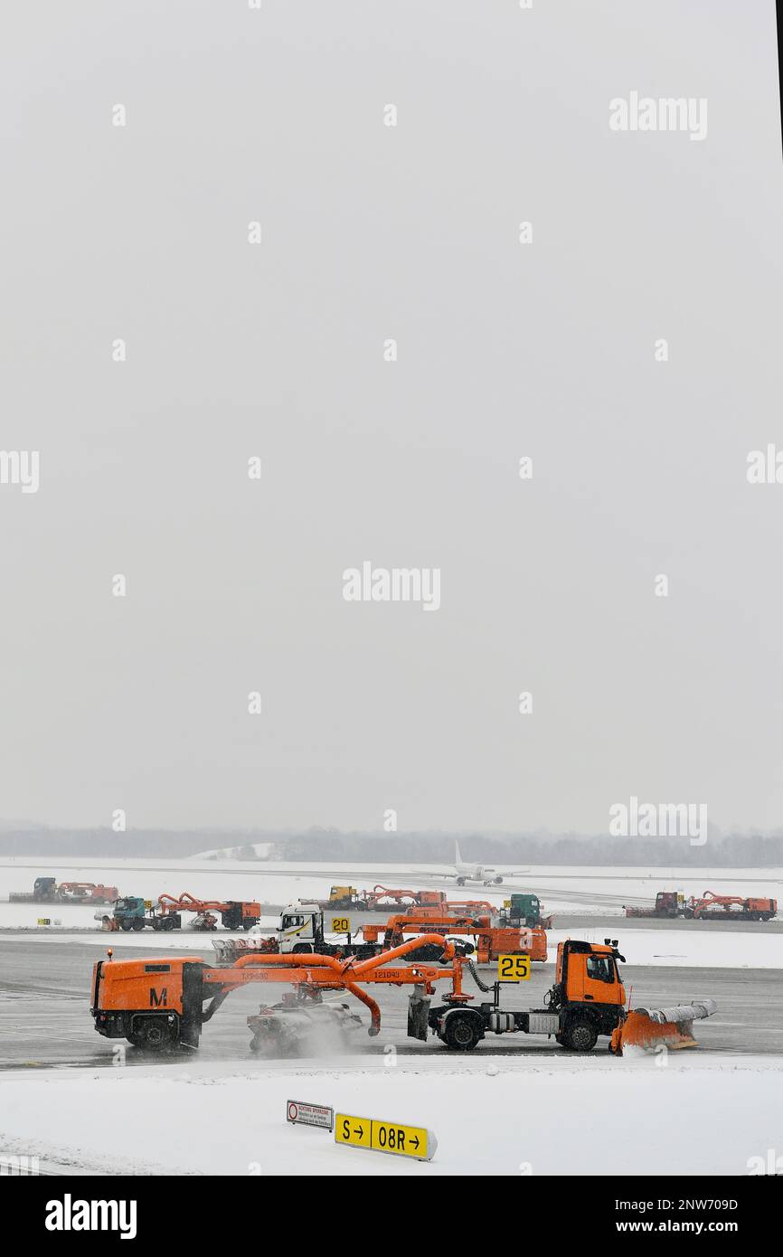 Snow Blower, Snow Plow, Snowplough, Tractor, Truck, Munich Airport ...