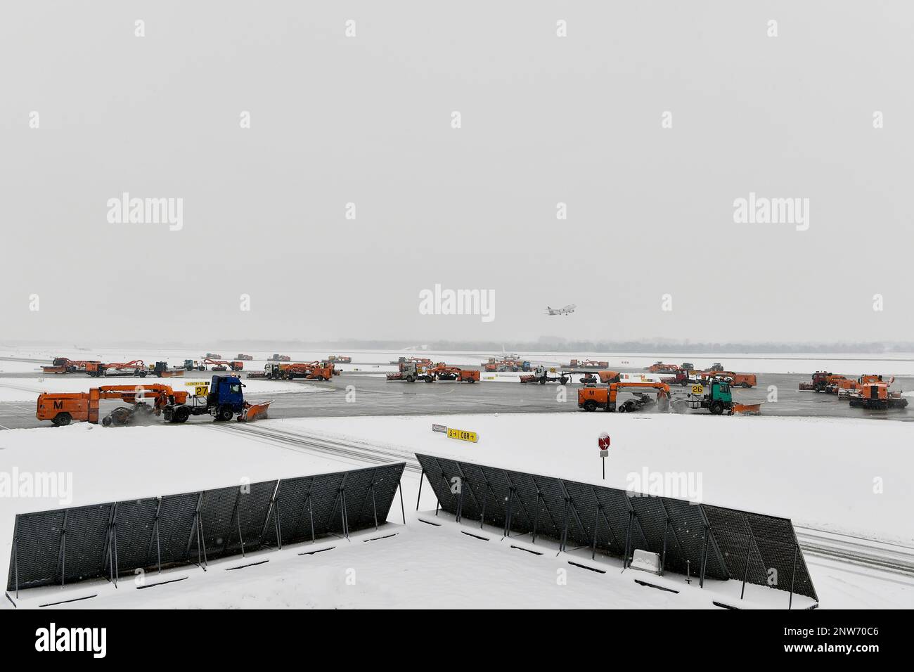 Snow Blower, Snow Plow, Snowplough, Tractor, Truck, Munich Airport ...
