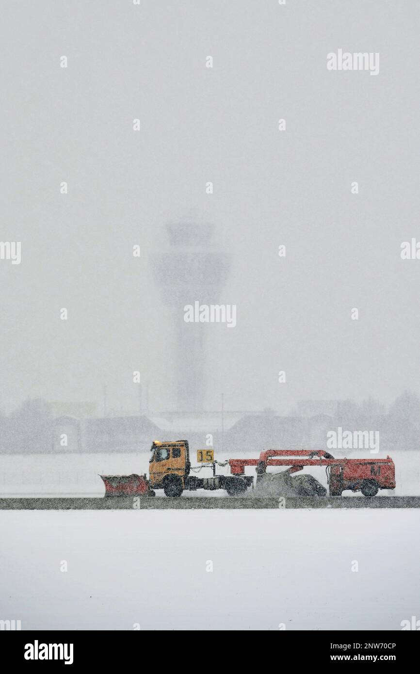 Snow Blower, Snow Plow, Snowplough, Tractor, Truck, Munich Airport ...