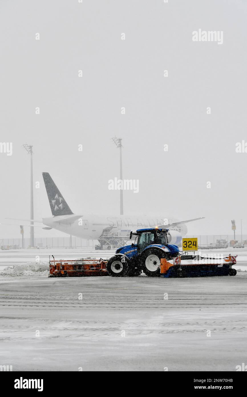 Snow Blower, Snow Plow, Snowplough, Tractor, Truck, Munich Airport ...