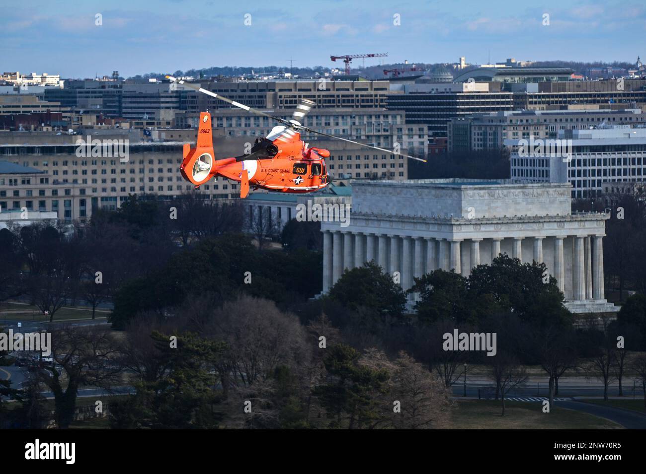 Coast Guard National Capitol Region Air Defense Facility conducts a ...
