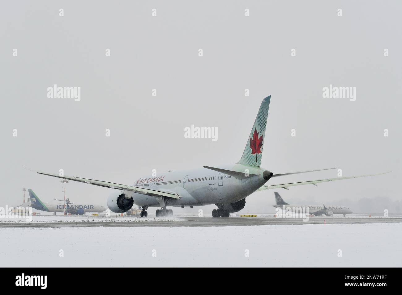 Air Canada, B787-900, Boeing, Aircraft, winter, snow, snowfall ...
