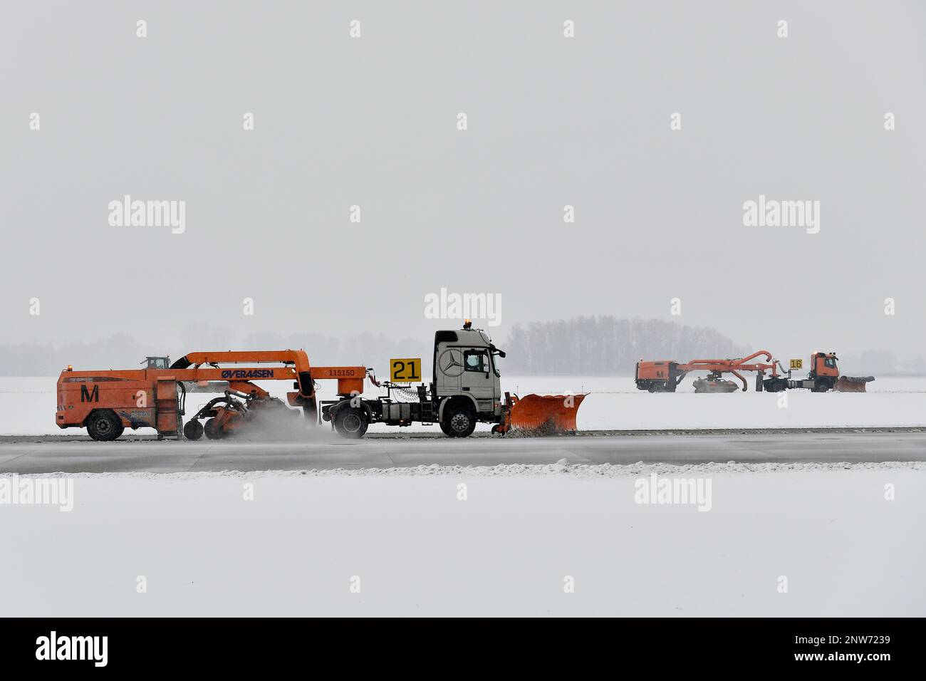 Snow Blower, Snow Plow, Snowplough, Tractor, Truck, Munich Airport ...
