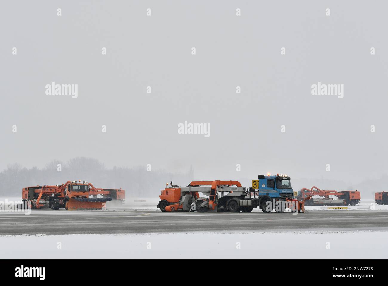 Snow Blower, Snow Plow, Snowplough, Tractor, Truck, Munich Airport ...