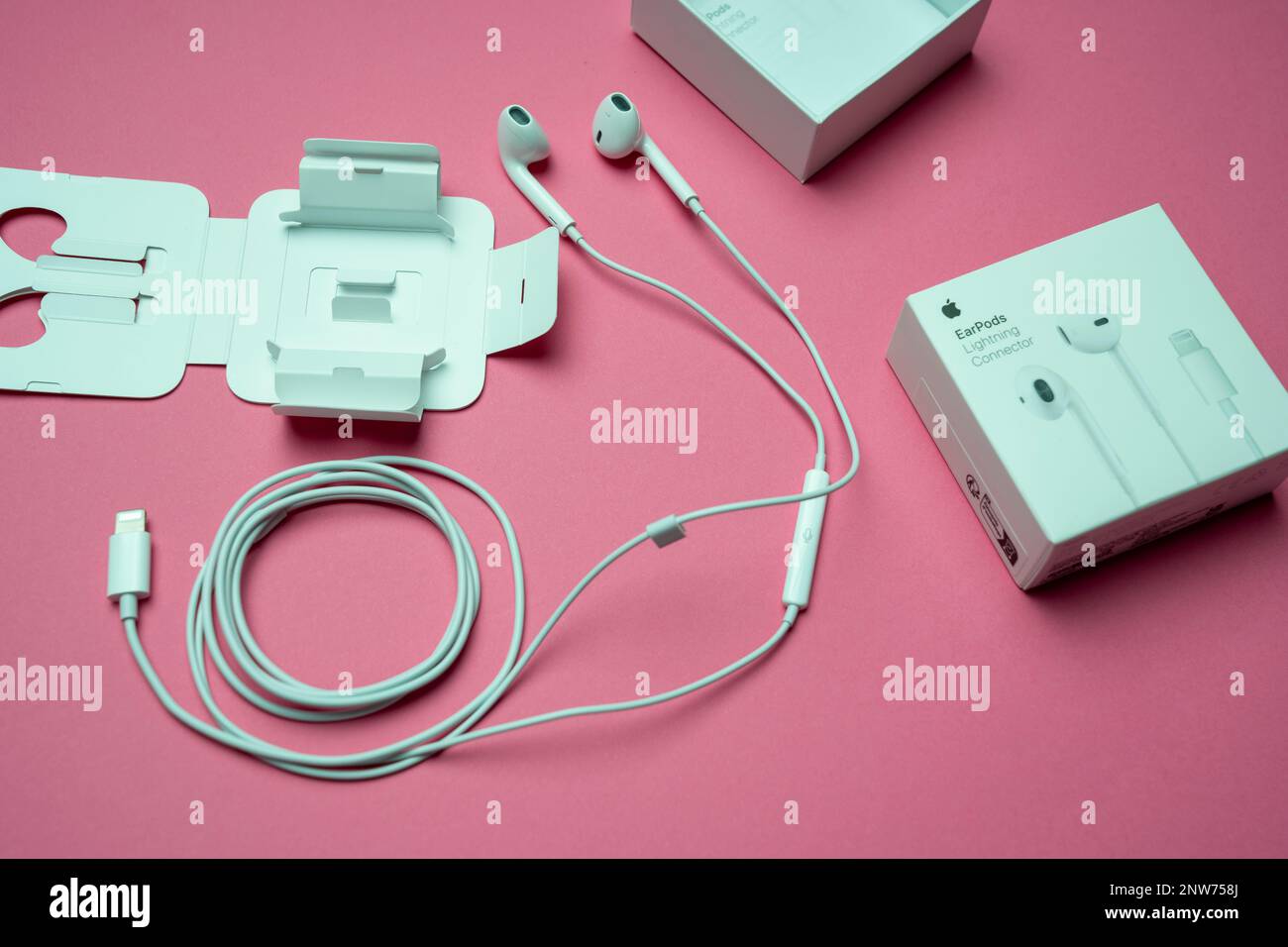 New Apple Earpods, Airpods white earphones for listening to music and ...