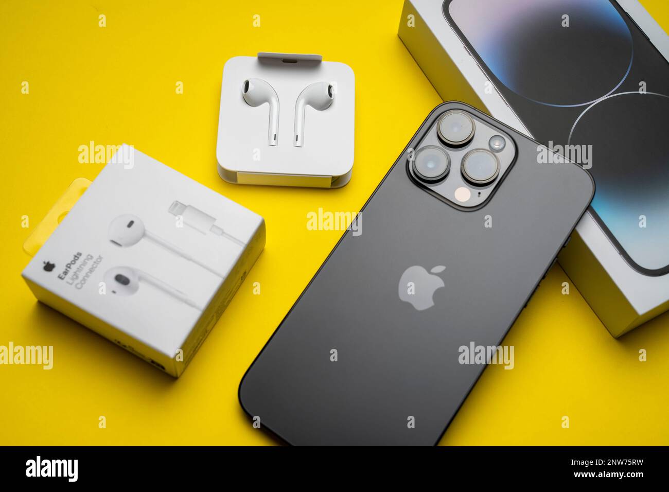 New iPhone 14 pro max and Apple Earpods, Airpods white earphones for ...