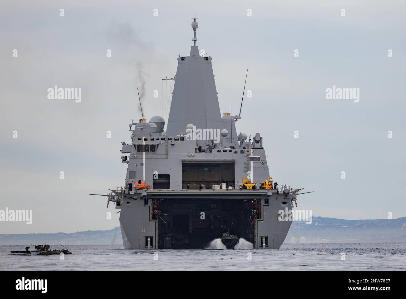 U.S. Marines with 3rd Assault Amphibian Battalion, 1st Marine Division ...