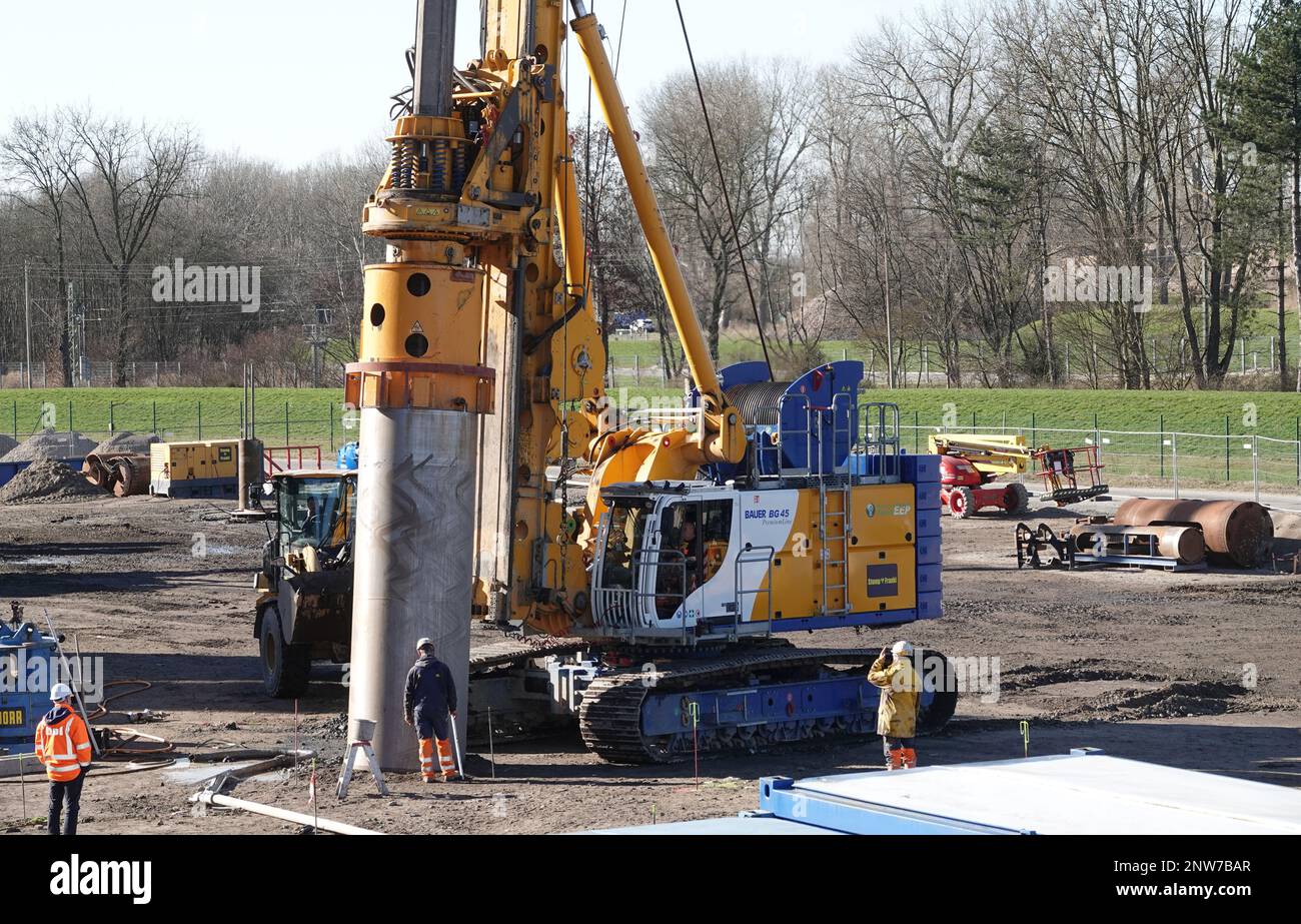 Hamburg, Germany. 28th Feb, 2023. A rotary drilling rig bores into the ...