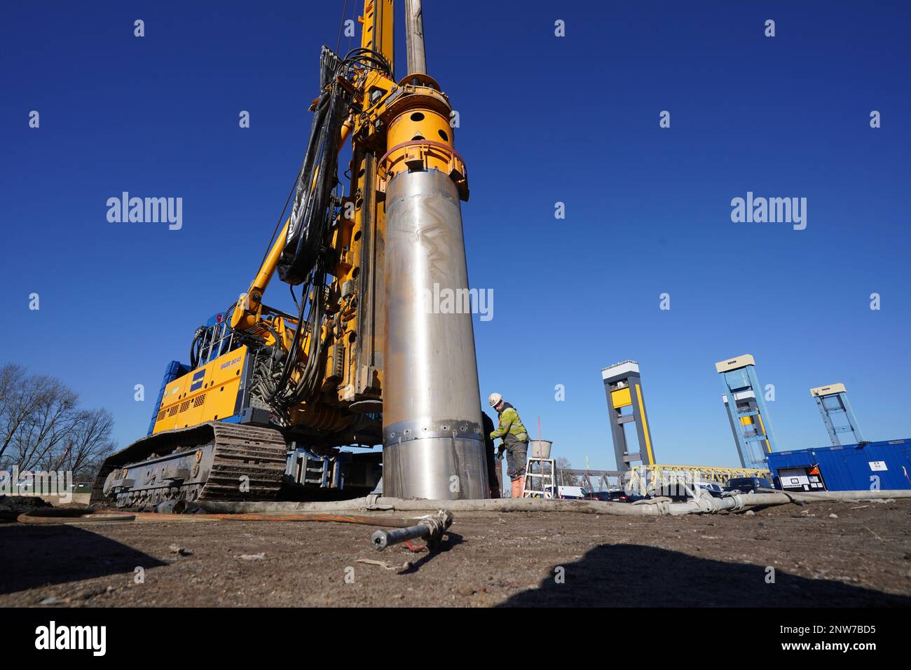 Hamburg, Germany. 28th Feb, 2023. A rotary drilling rig bores into the ...