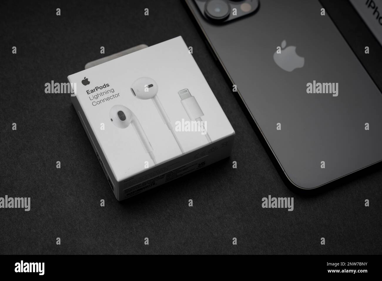 New iPhone 14 pro max and Apple Earpods, Airpods white earphones for ...