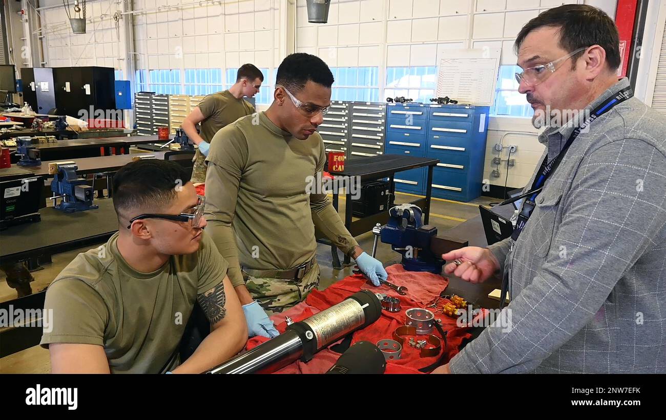 U.S. Army Pvt. Jeremy Vitales, left, and Pvt. Kristopher Powell, 1st ...