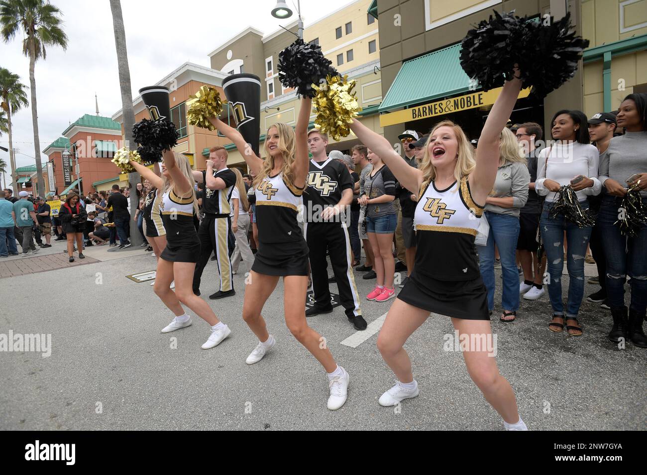 Central Florida cheerleaders perform as students and fans welcome the ...