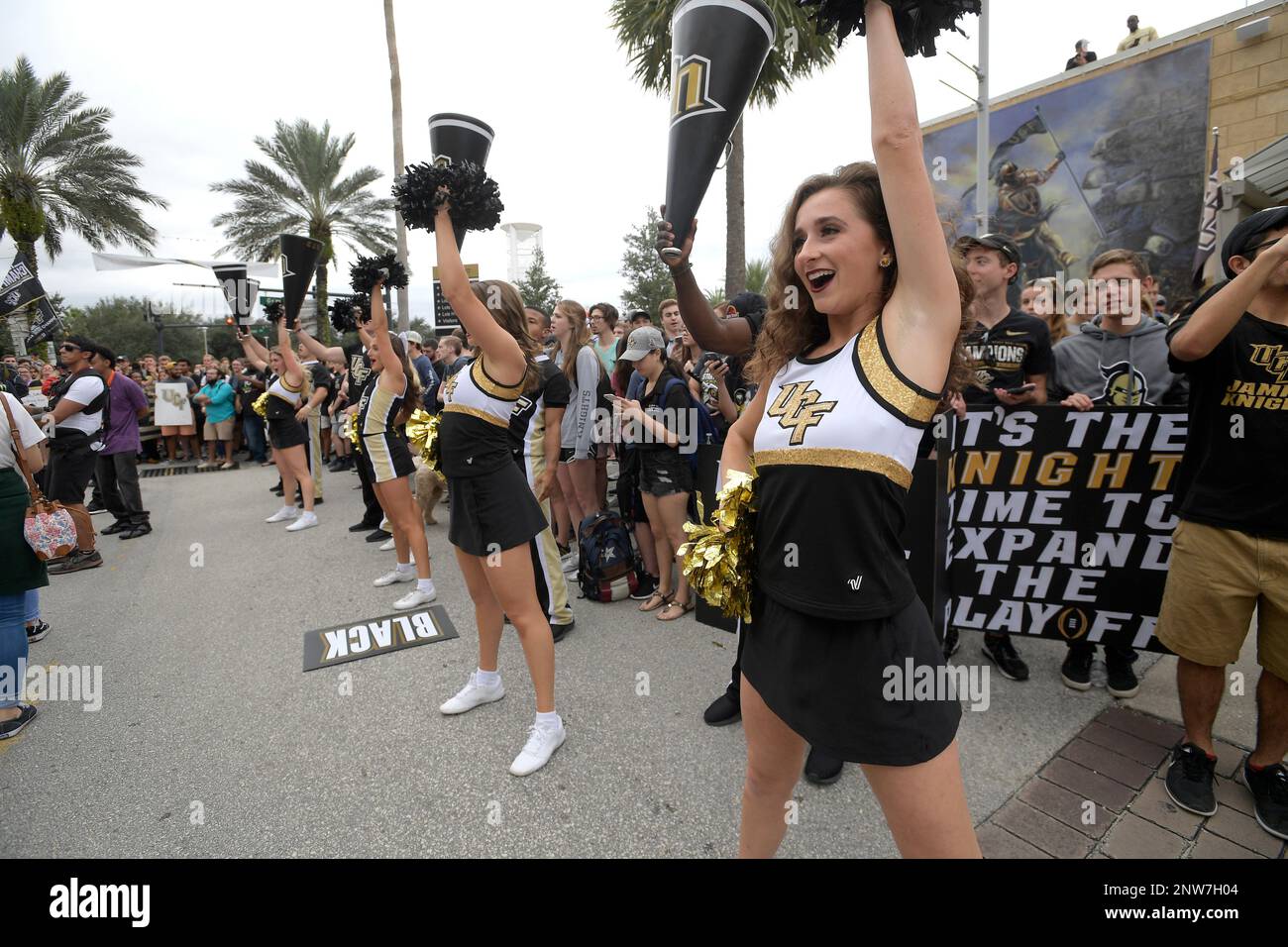 Central Florida cheerleaders perform as students and fans welcome the ...