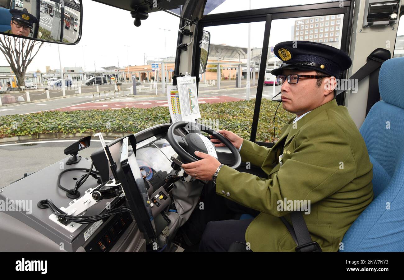 Automatic driving bus is opened to media before the demonstration ...