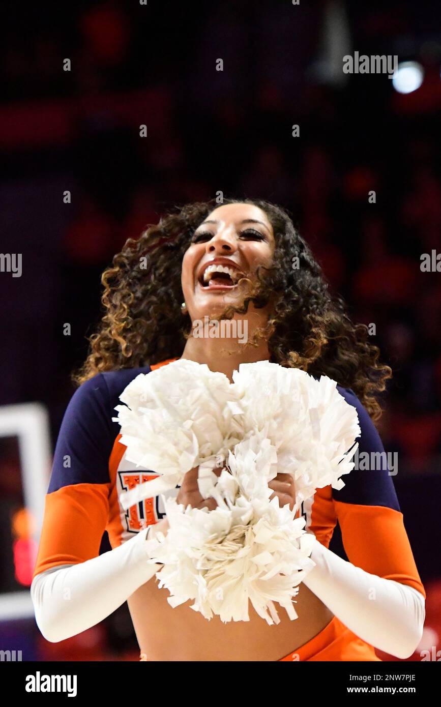 CHAMPAIGN, IL - DECEMBER 08: An University of Illinois Illinettes dance ...