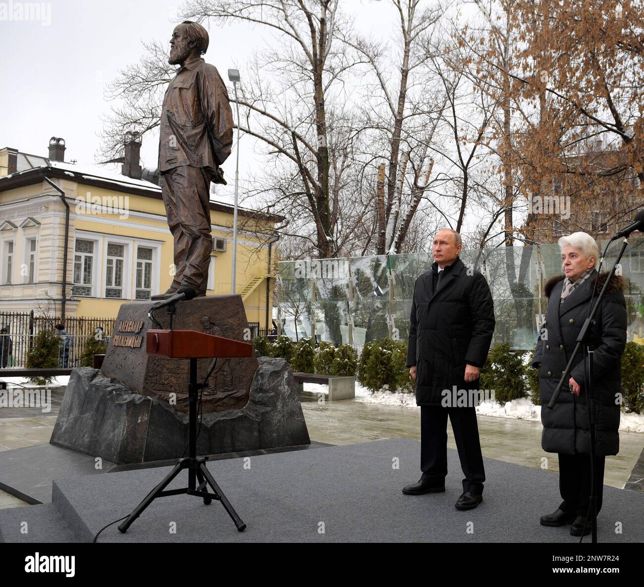 Russian President Vladimir Putin, centre, and Alexander Solzhenitsyn's ...